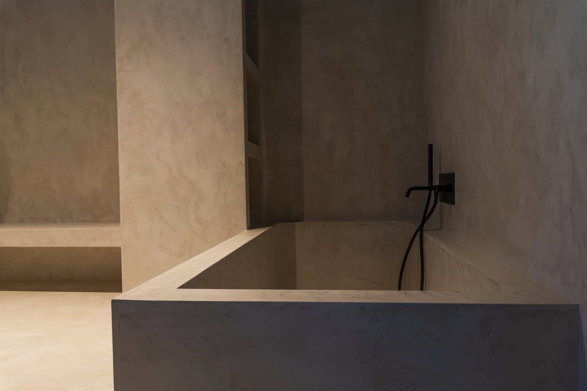 Perché scegliere pavimenti e pareti in microcemento