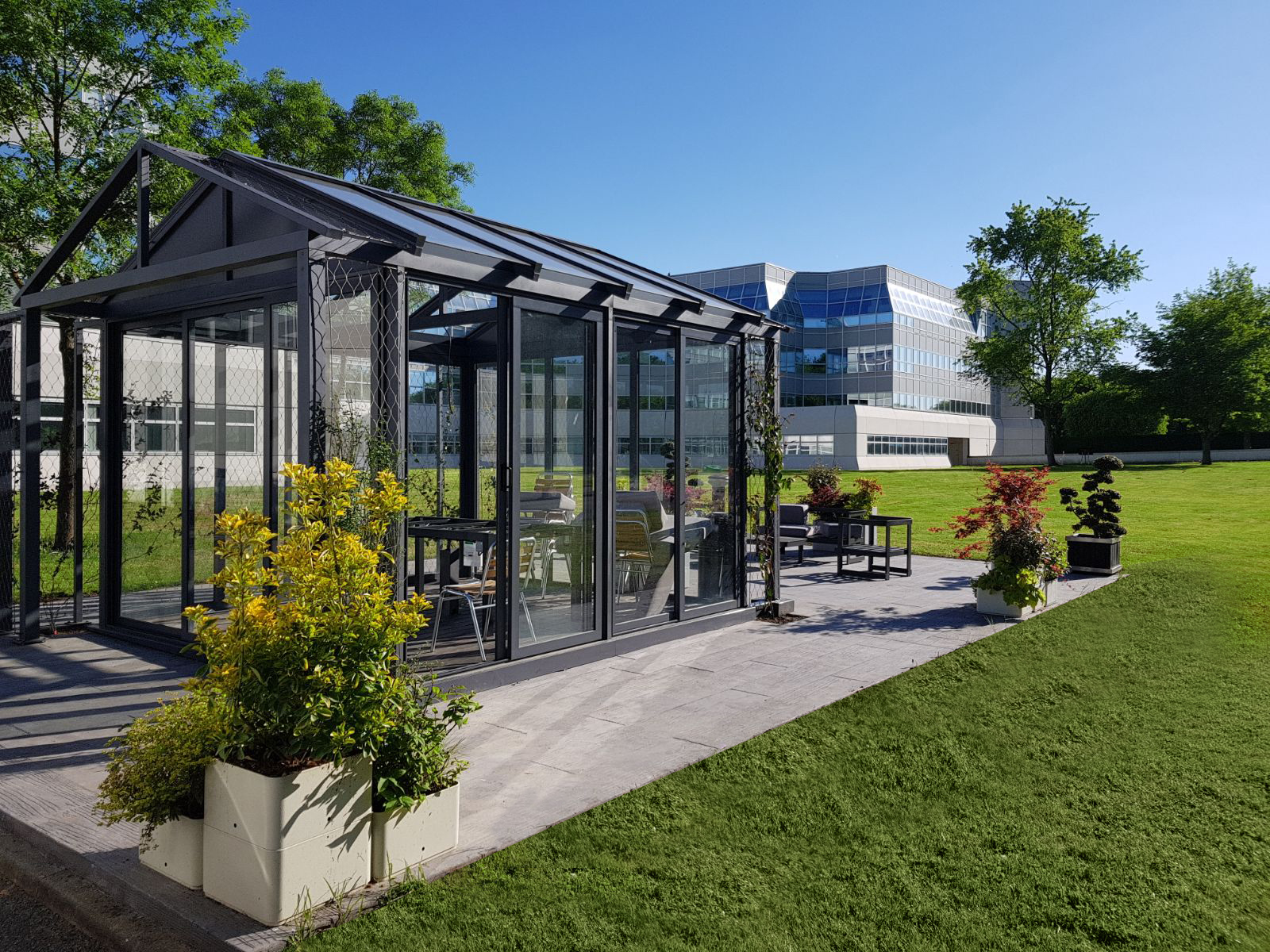 Outdoor floors for Bouygues Bâtiment International in Versailles